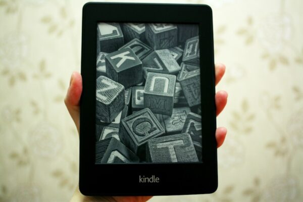 How to Display Book Cover Art on Amazon Kindle Lock Screen
