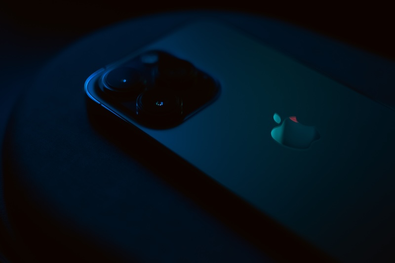 Properly Clean Titanium iPhone 15 Pro, Avoid Discoloration Issue